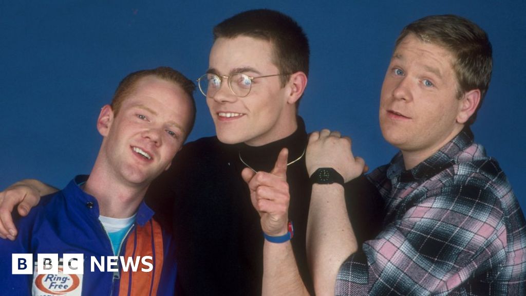 Bronski Beat keyboardist Larry Steinbachek dies at 56 - BBC News