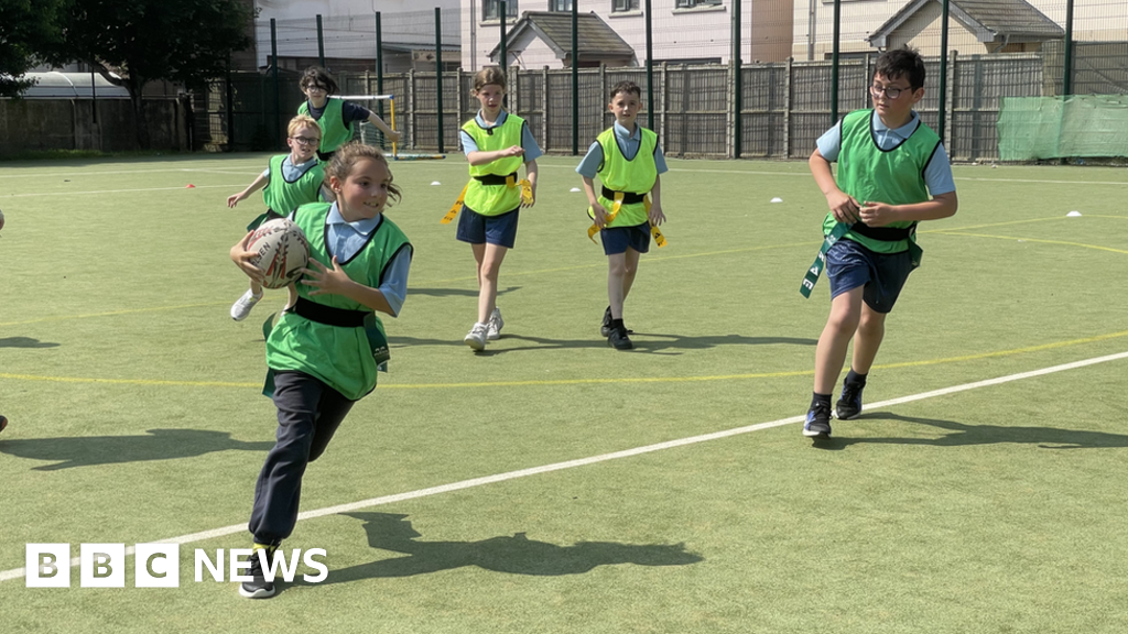Jersey coach hopes Reds inspires new tag rugby players - BBC News