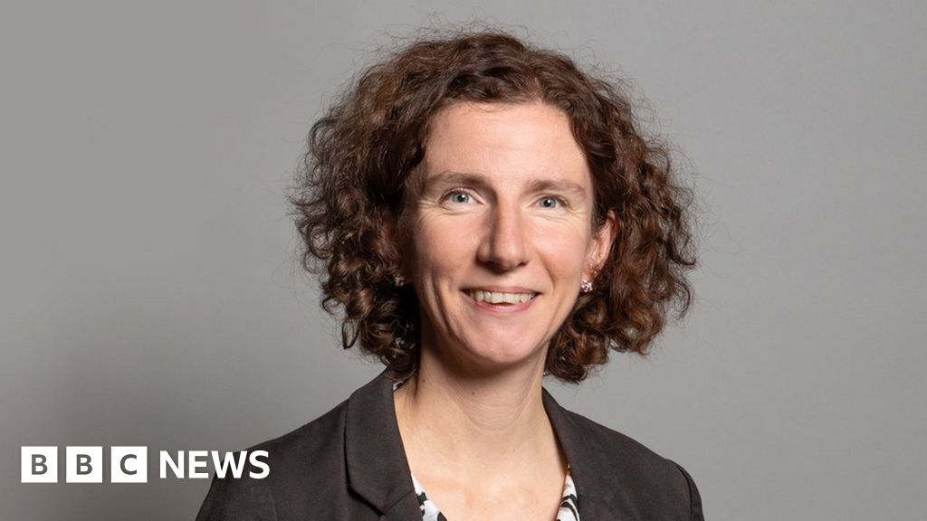 Brexit: Labour warns against 'chaotic' no deal outcome