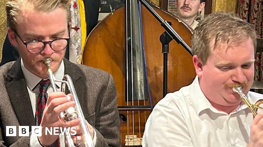 Jazz musicians recreate 46-year-old Old Duke Pub record - BBC News