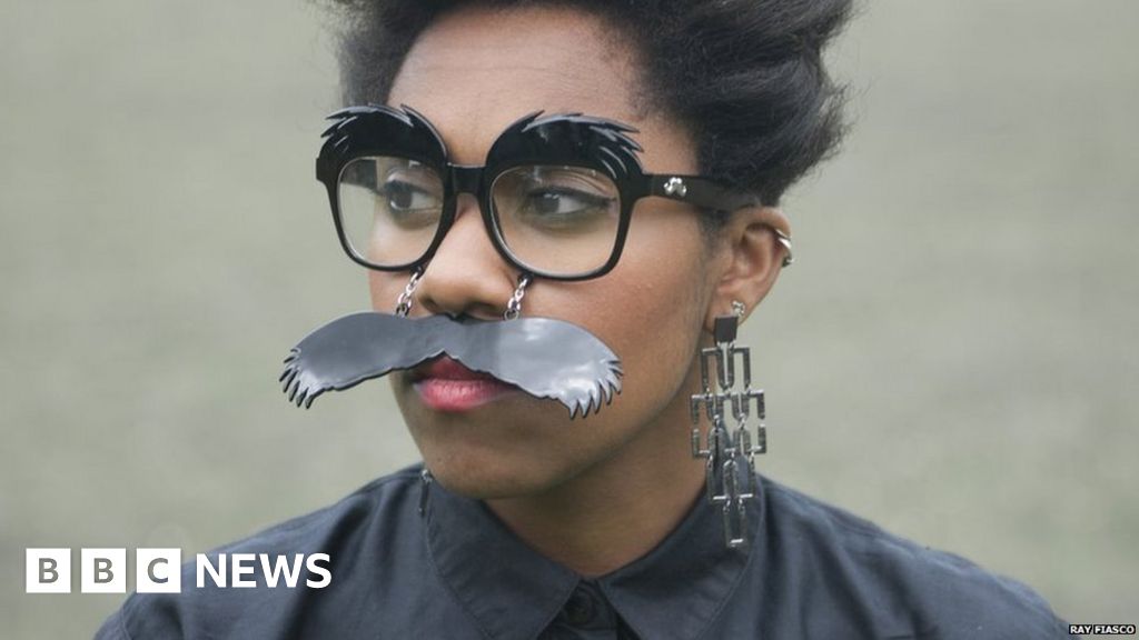 My poem calling for girls' rights across the world - BBC News