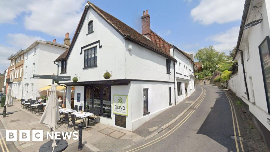 Guildford council's historic properties auctioned for £1.1m - BBC News