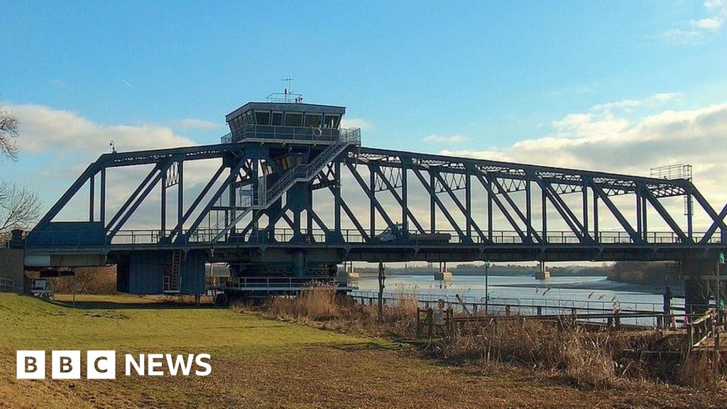 Goole Boothferry Bridge to fully reopen after nine-month closure - BBC News