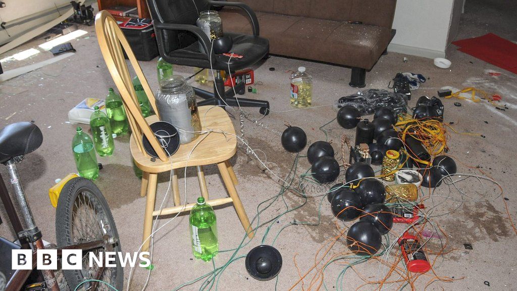 Colorado shooting: Images show Holmes apartment booby traps - BBC News