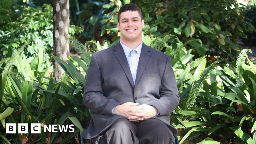 Student likely to become Australia's youngest senator - BBC News
