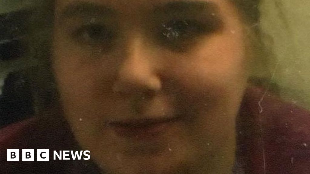 Leeds woman missing after night out with friends - BBC News