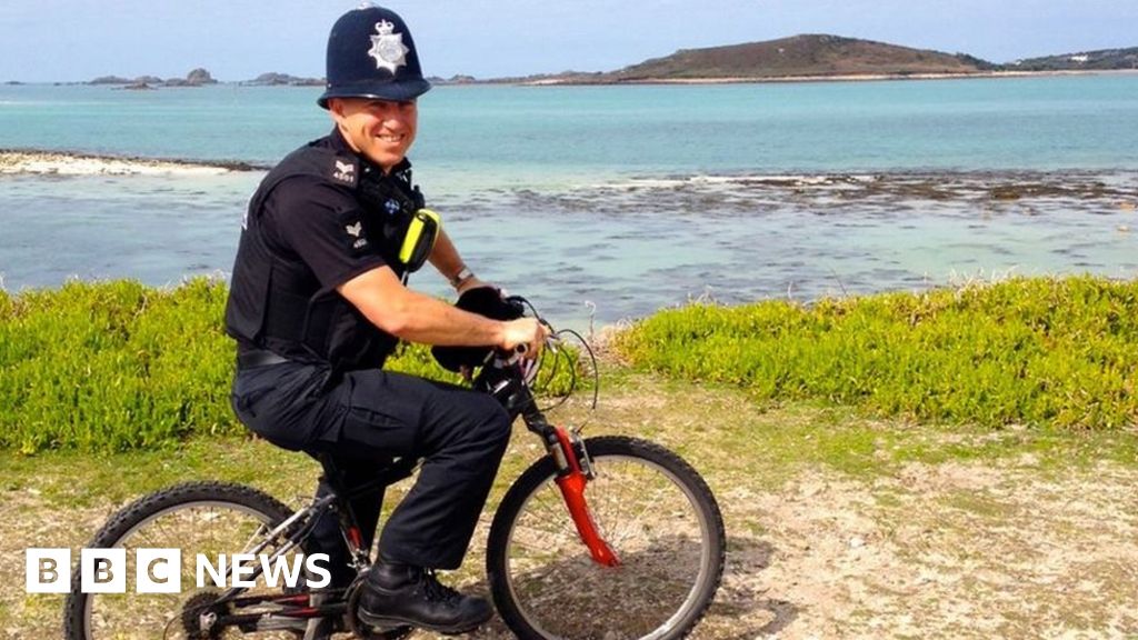 The Isles of Scilly police sergeant who found global fame - BBC News