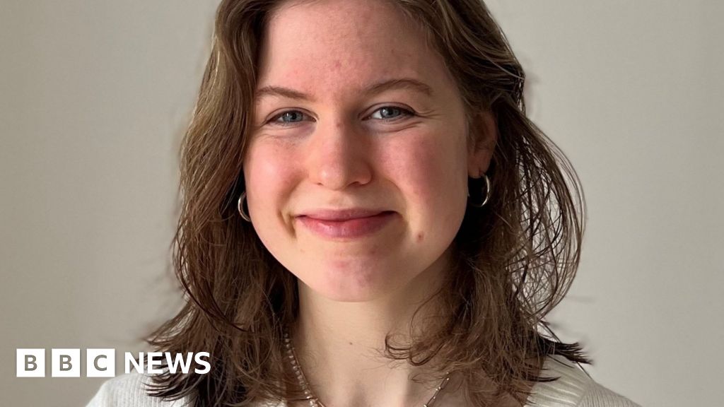 Student and James Bond car designer team up for project - BBC News