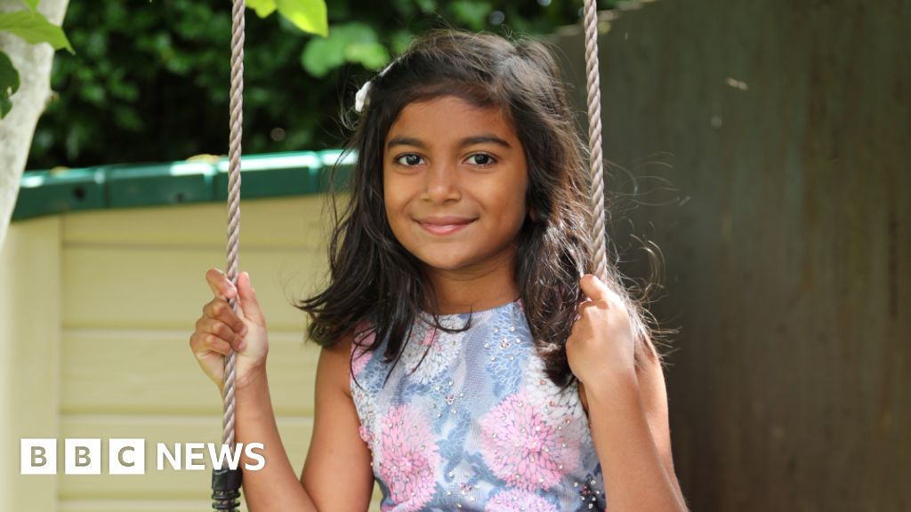 Cardiff girl, 8, recites 195 capital cities in 7 minutes - BBC News