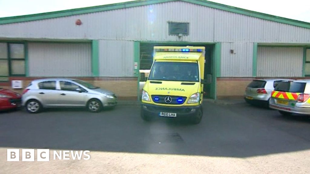 New Year's Eve plea as South East ambulance demand spikes - BBC News