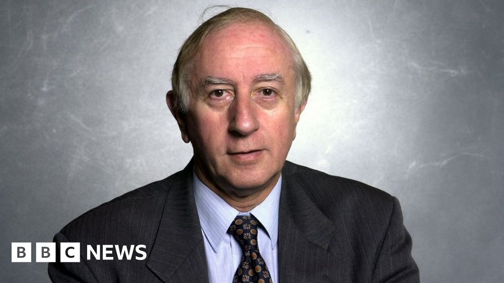 'Dedicated' Liberal Democrat peer Lord Cotter dies aged 87 - BBC News