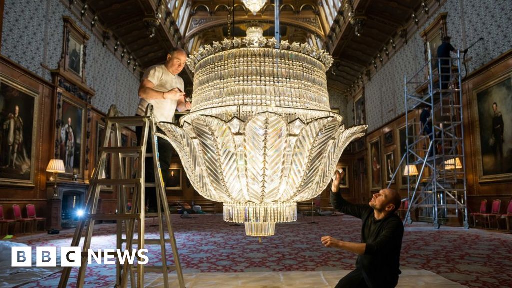 Windsor Castle undergoes two-week 'high clean' - BBC News
