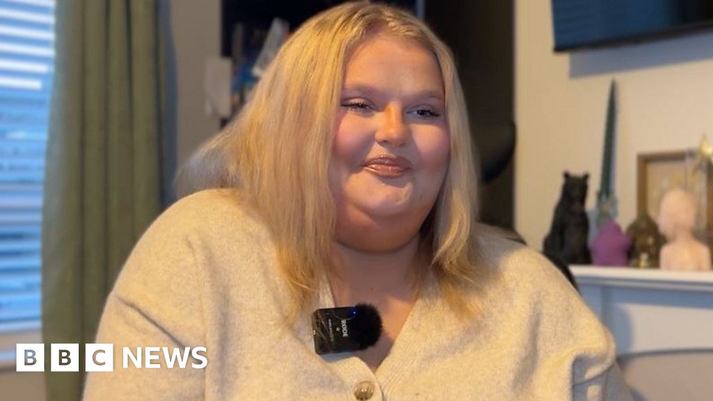 Loftus woman who lost leg in tractor crash to help victims - BBC News