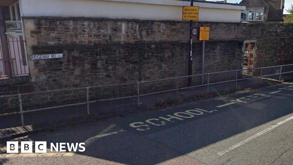 Bristol: Teenager stabbed in "vicious" street attack