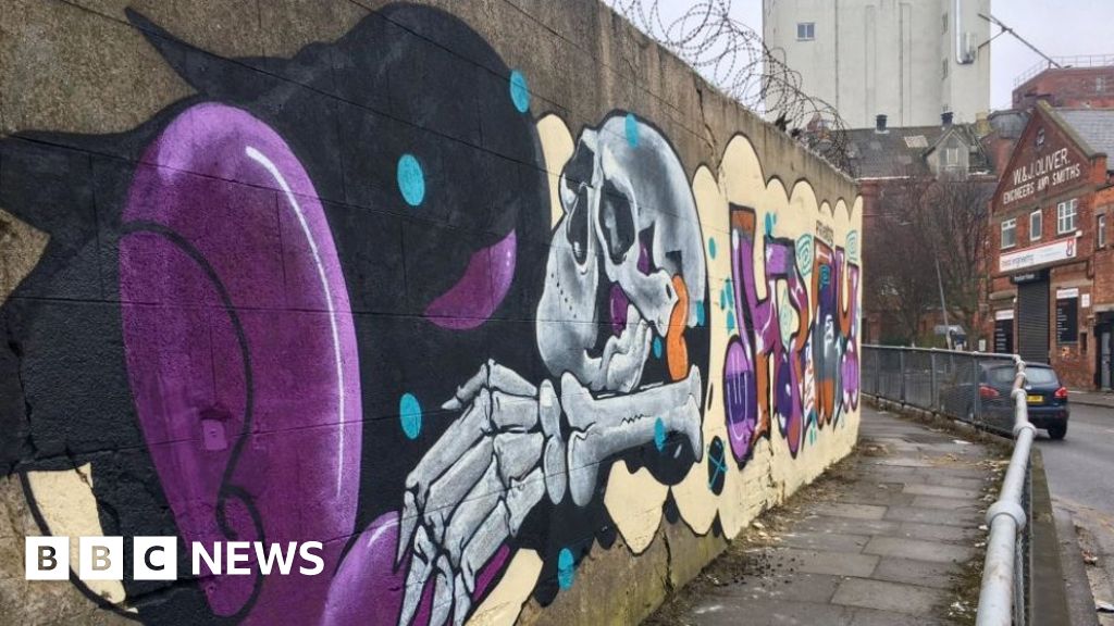 Hull street art plan inspired by Banksy - BBC News