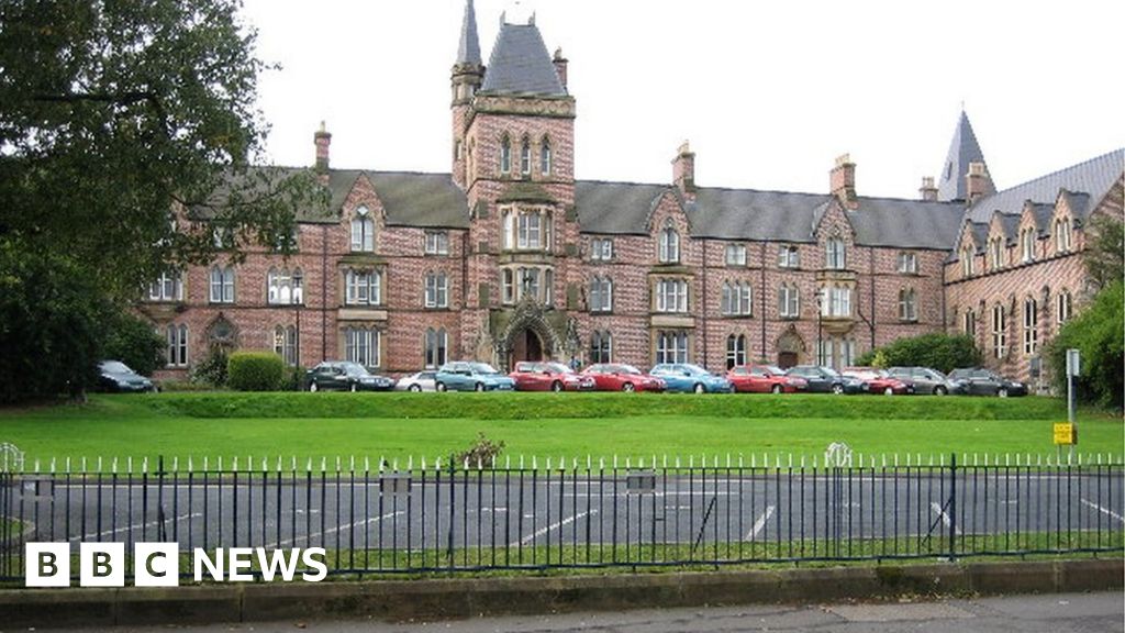 Coronavirus: Top grammar school pupils 'encouraged' to wear masks