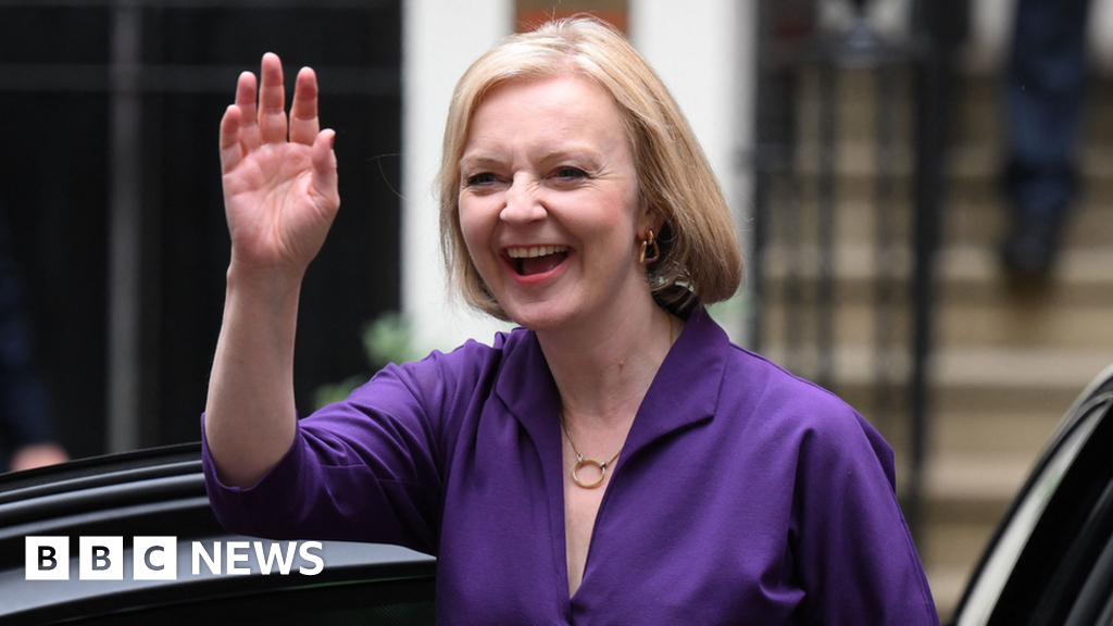 How big-bang economic plan and political turmoil sank Liz Truss - BBC News