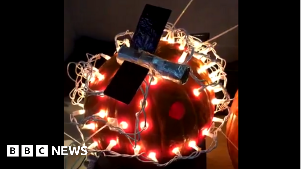 Nasa engineers carve hi-tech pumpkins in annual competition - BBC News
