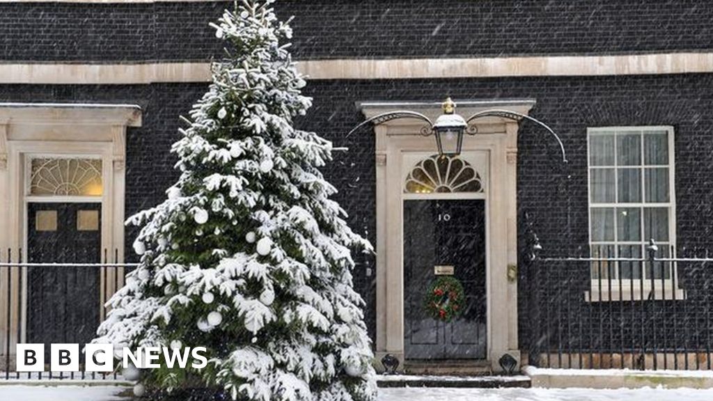 Brexitcast: 'Santa Corbyn or Santa Johnson?' - BBC News