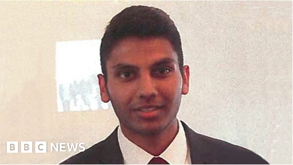 Bath riverside memorial for drowned student Sam Amin - BBC News