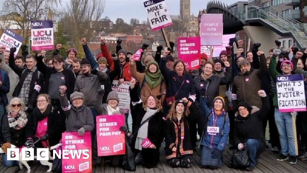 University of Lincoln: Union to hold strike talks over staff cuts - BBC ...