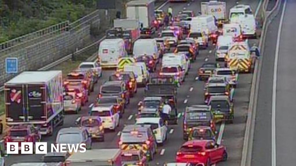 M23 delays at Gatwick Airport due to police-led incident - BBC News