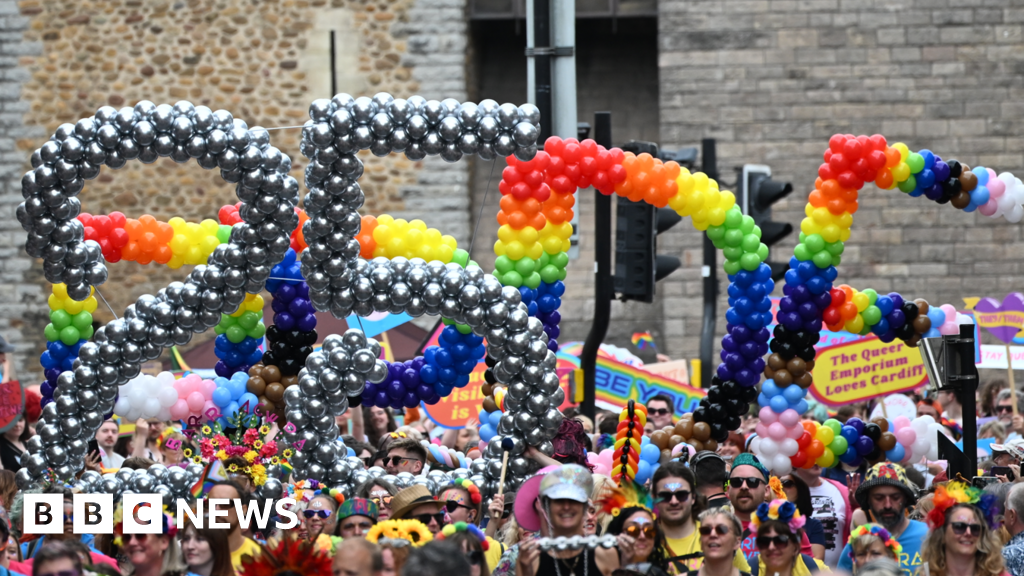 Pride Cymru: Festival celebrates 25th anniversary - BBC News