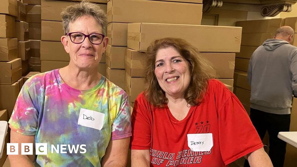 Women travel from US to help build Coventry Blitz landmark