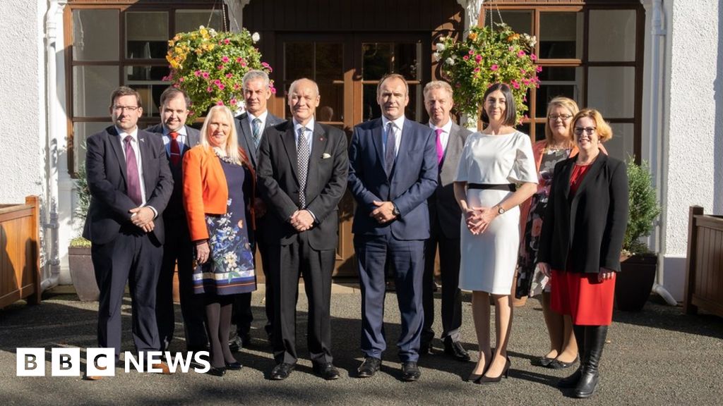 Isle of Man: Who is in Alfred Cannan's Council of Ministers? - BBC News