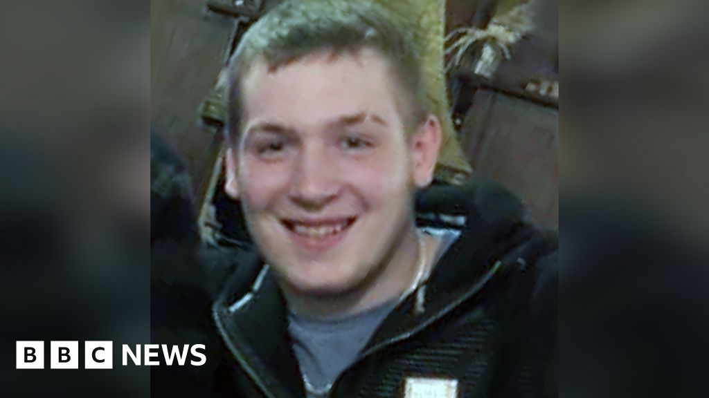 Family tribute to victim in Aberdeen murder probe - BBC News