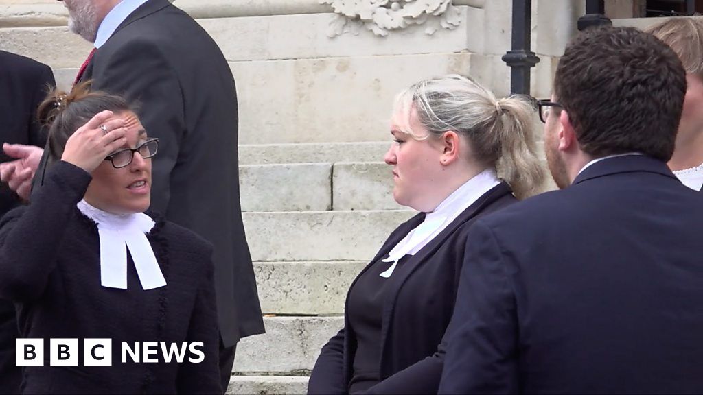 Barristers strike at Cardiff Crown Court in pay row