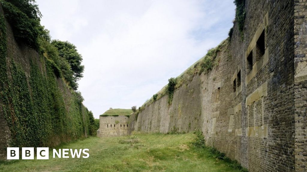 Dover Western Heights fort development challenged - BBC News