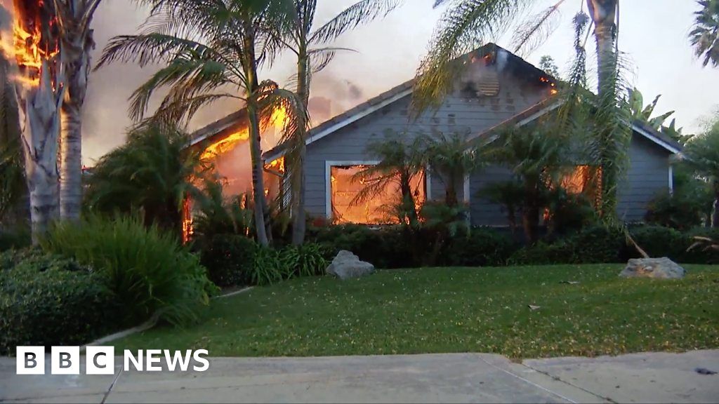 California wildfires continue to burn thousands of acres - BBC News