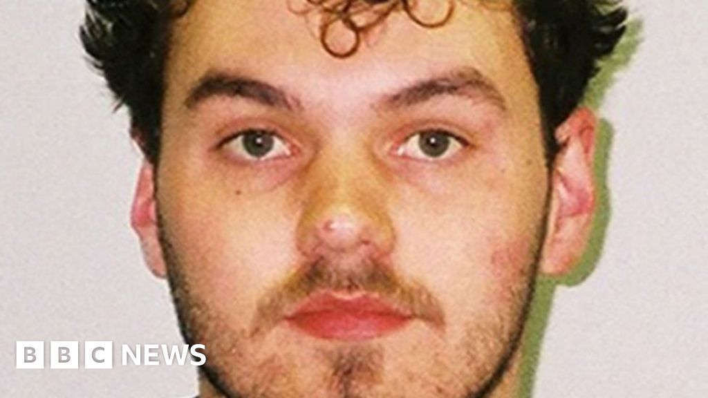 Police 'named Jamie Reynolds murder trial witnesses' - BBC News