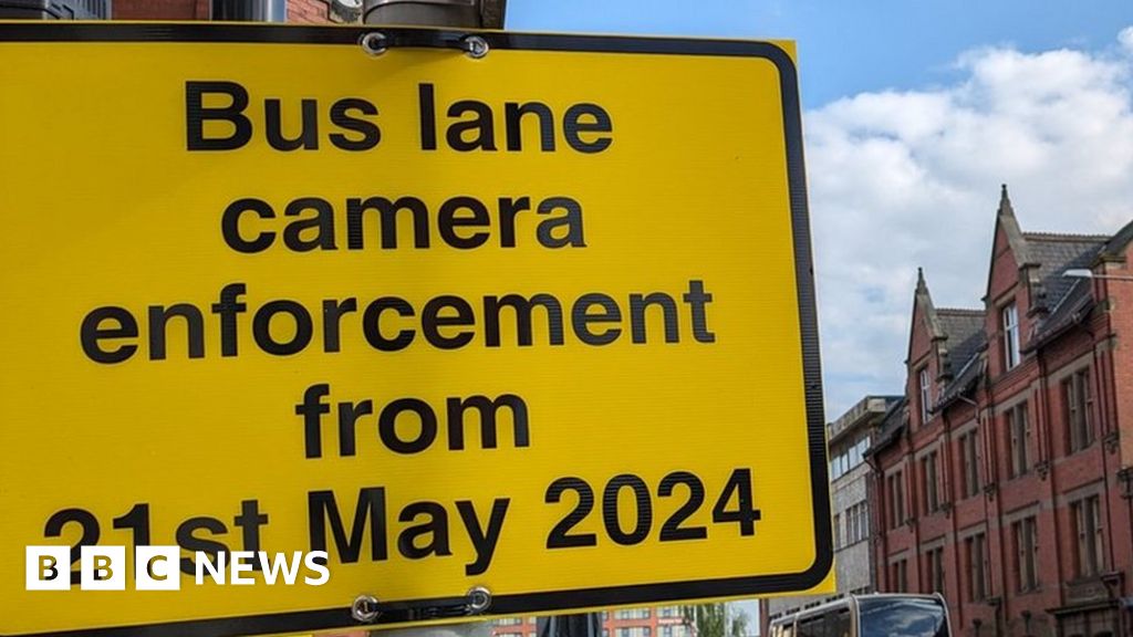 Preston drivers warned as new bus gate opens in city - BBC News