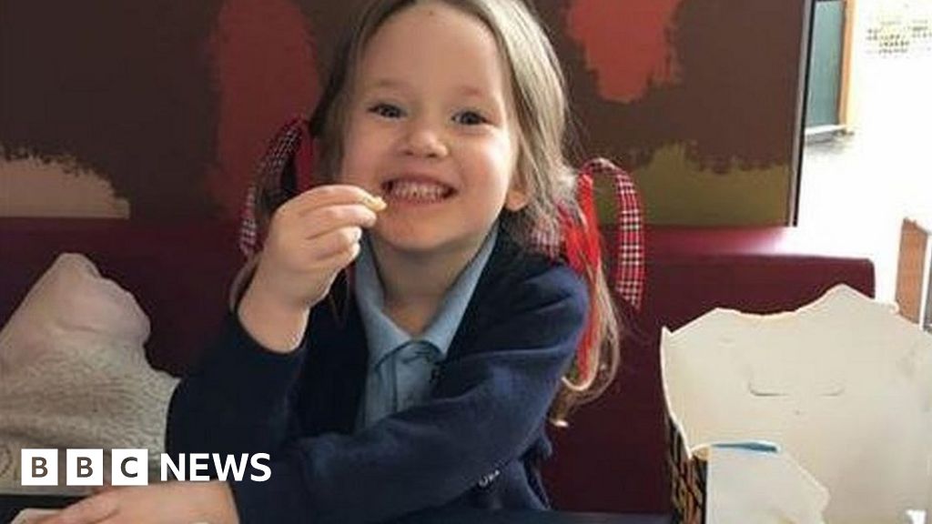 'Violet' service for death crash girl Violet-Grace Youens - BBC News