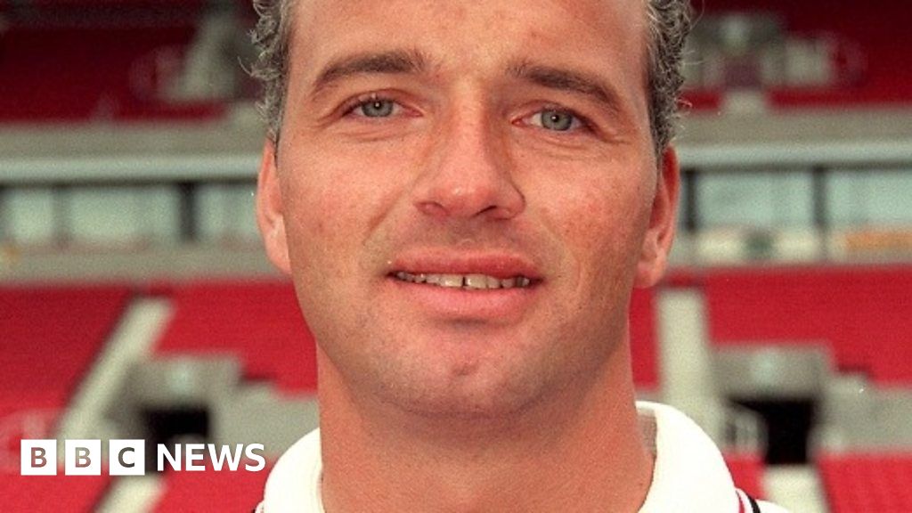 Football abuse topic was 'taboo' - Former player Paul Stewart - BBC News