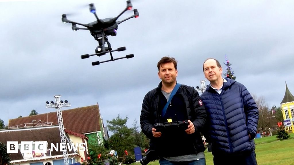 Drone challenge: 2016's top models get put to the test - BBC News