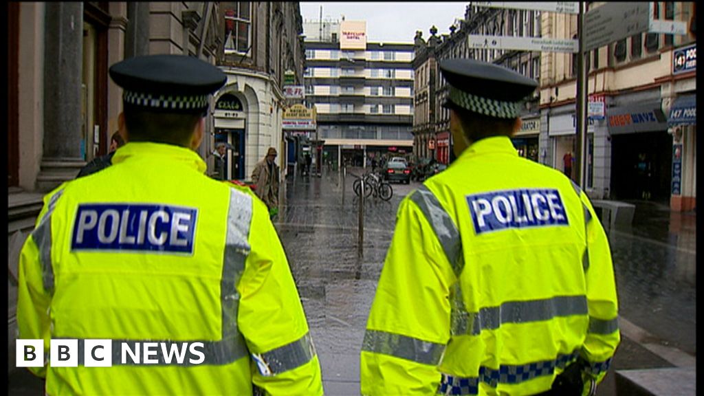 Figures show fall in recorded crime in Scotland - BBC News