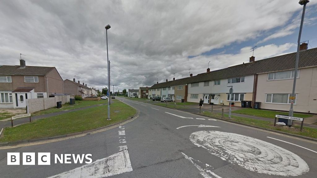 Swindon stabbing: Two more men arrested - BBC News