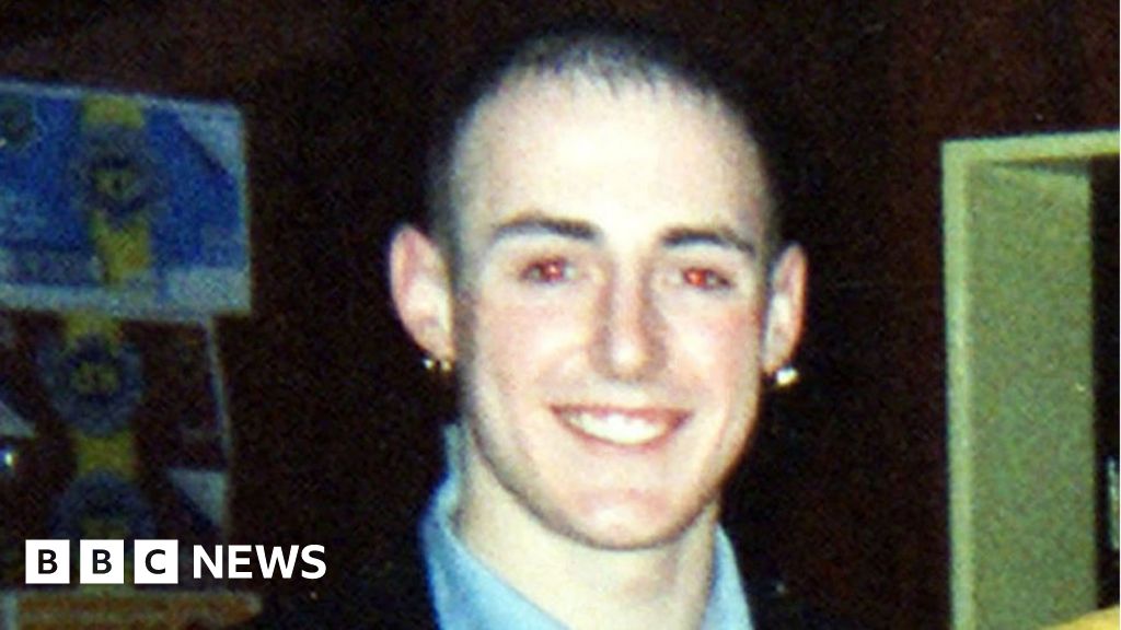 Gerard Lawlor: PSNI 'failings' in 2002 murder case - BBC News
