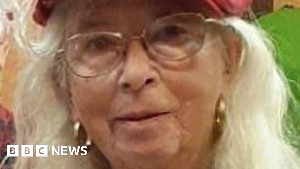 Swansea: Murder accused appears in court after car fire - BBC News