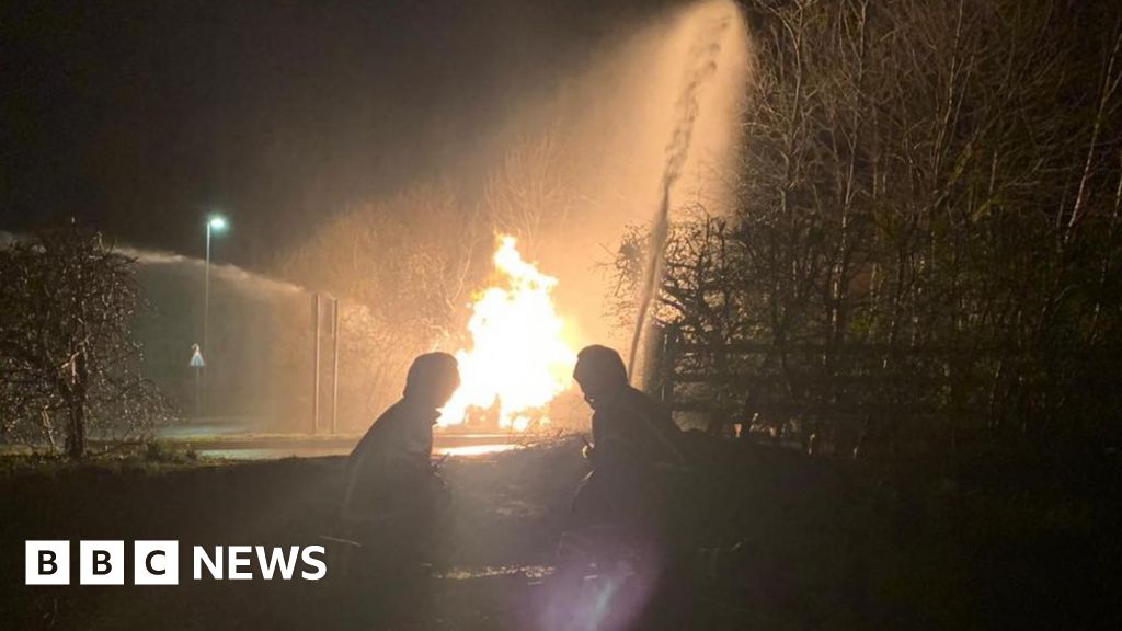 Homes in Trowell evacuated after gas substation fire - BBC News
