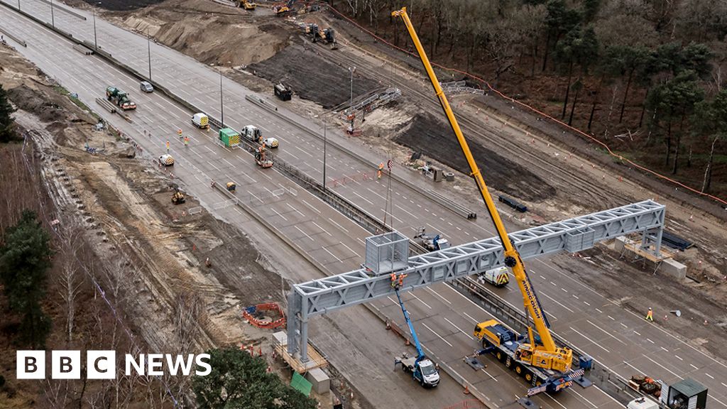 M25 reopens after drivers heed shutdown advice