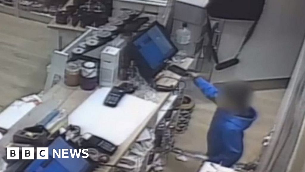 Child sent behind counter to steal phone in Bromley