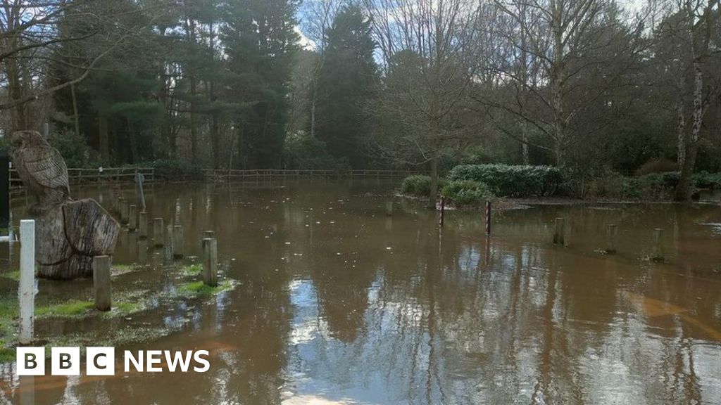 Flood-hit Elvaston Castle Country Park to remain closed - BBC News