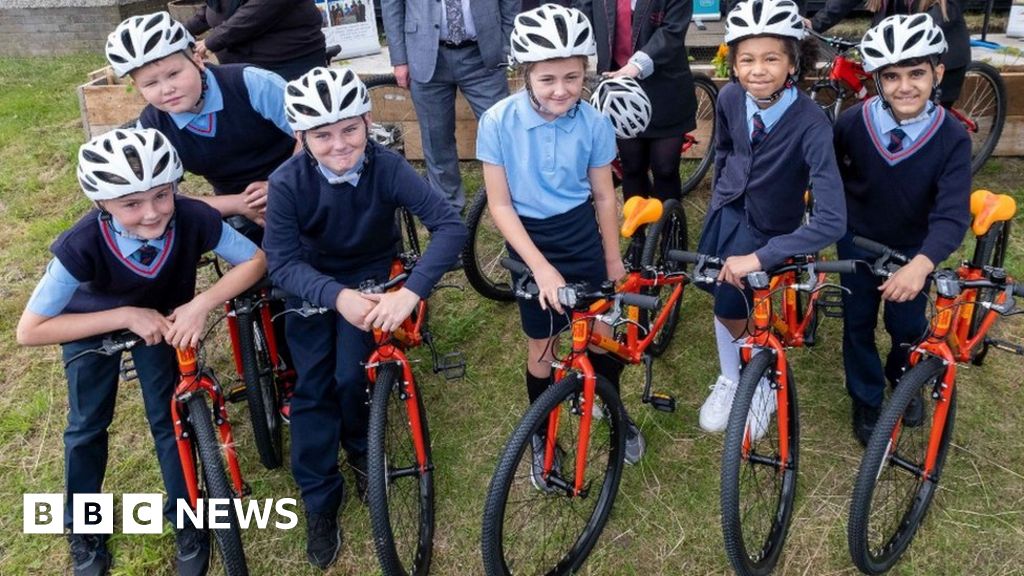 Free bikes for children scheme to be tested - BBC News