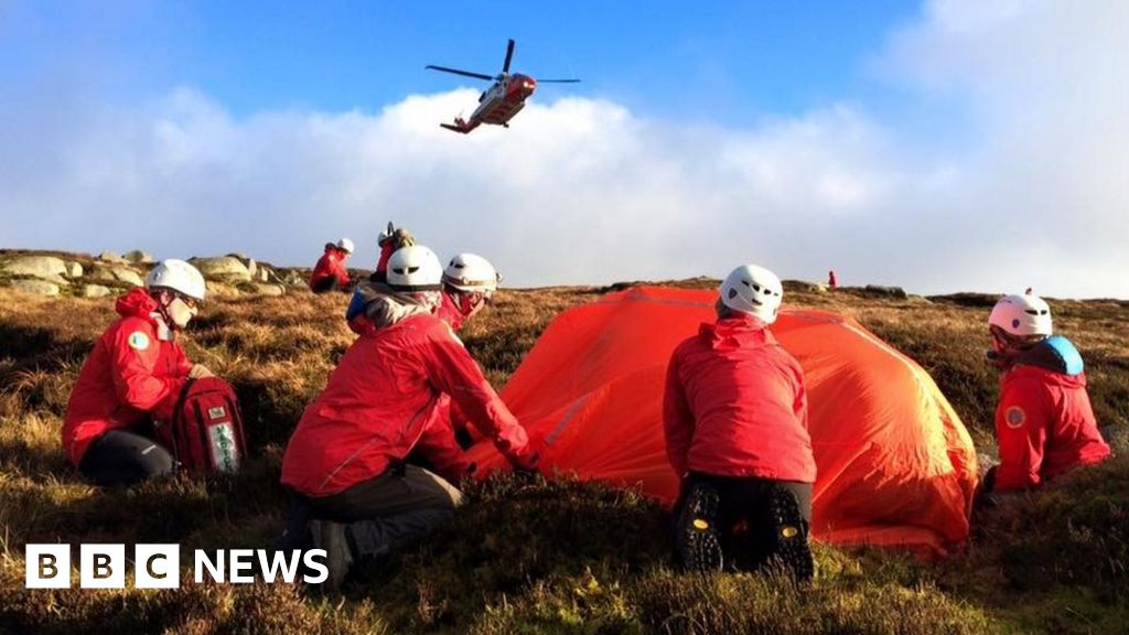 Paraglider rescued after injury on County Armagh mountain - BBC News