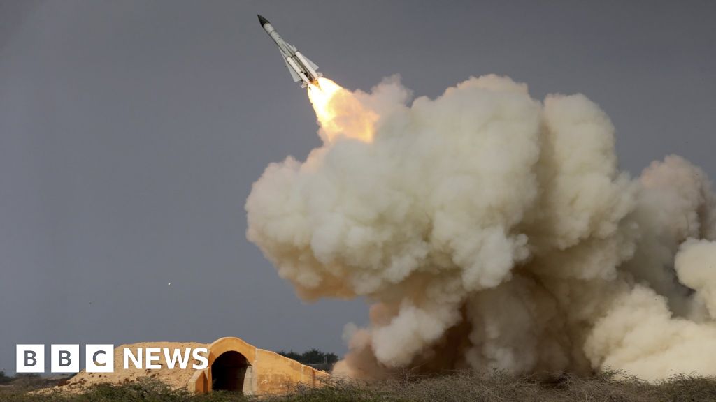 US imposes fresh sanctions on Iran over missile tests - BBC News