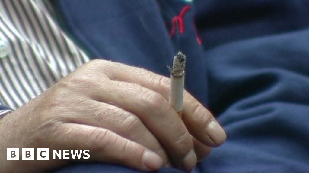 Call to tackle smoking amongst mental health patients - BBC News